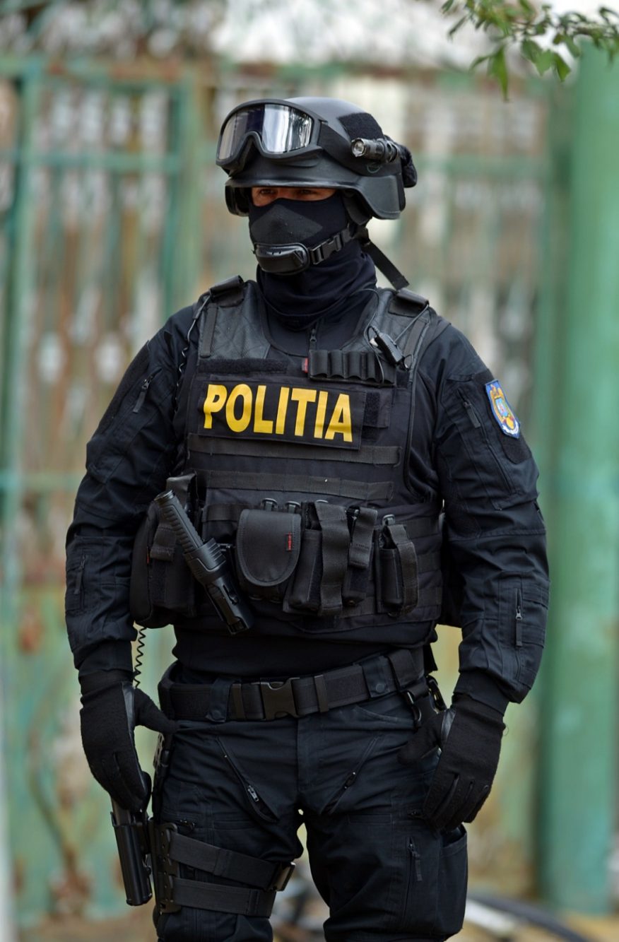 Un poliţist aflat în timpul liber i-a recuperat unei tinere telefonul ...