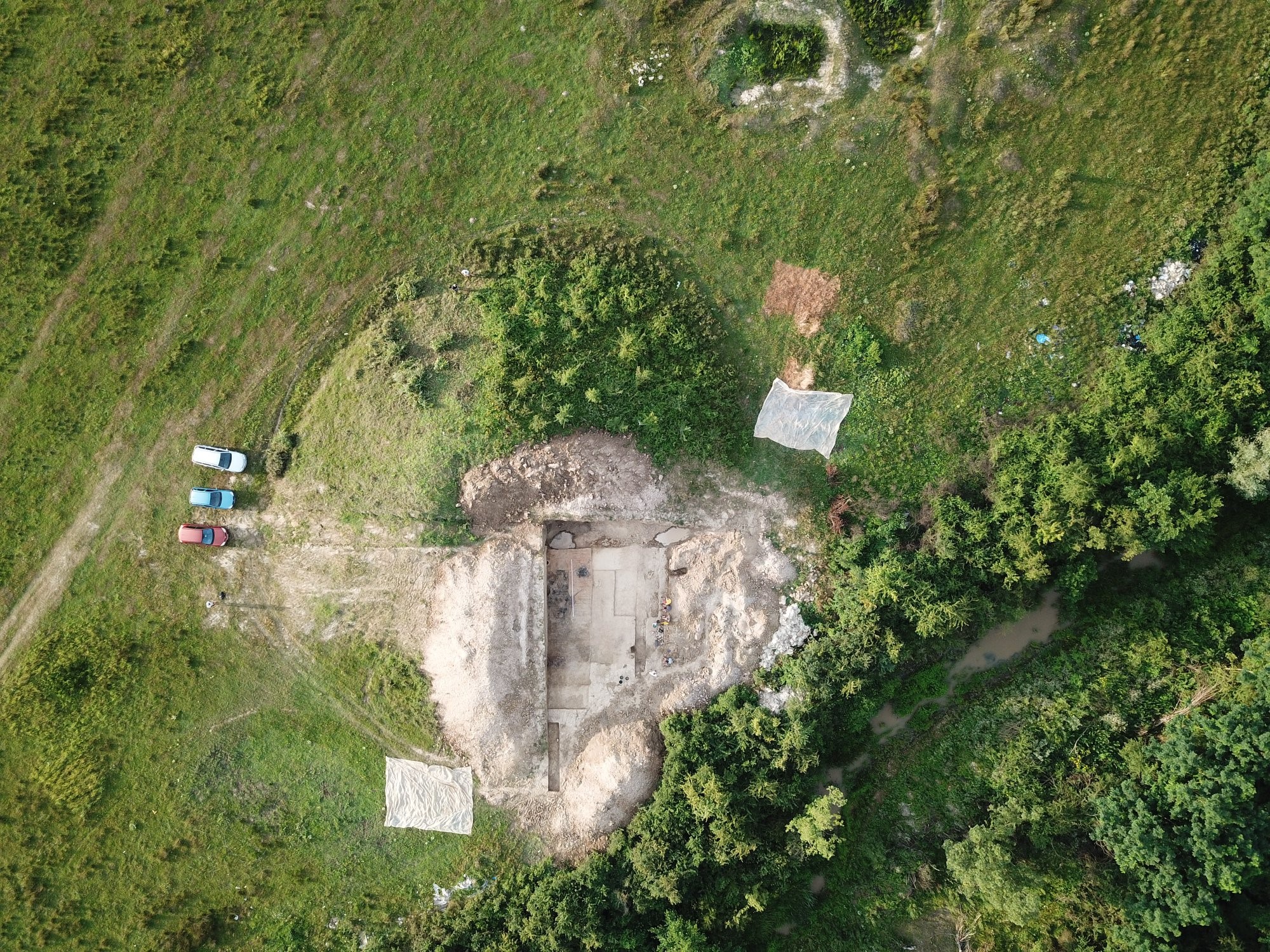 Tumulii, monumente funerare specifice preistoriei Europei și Asiei, în ...