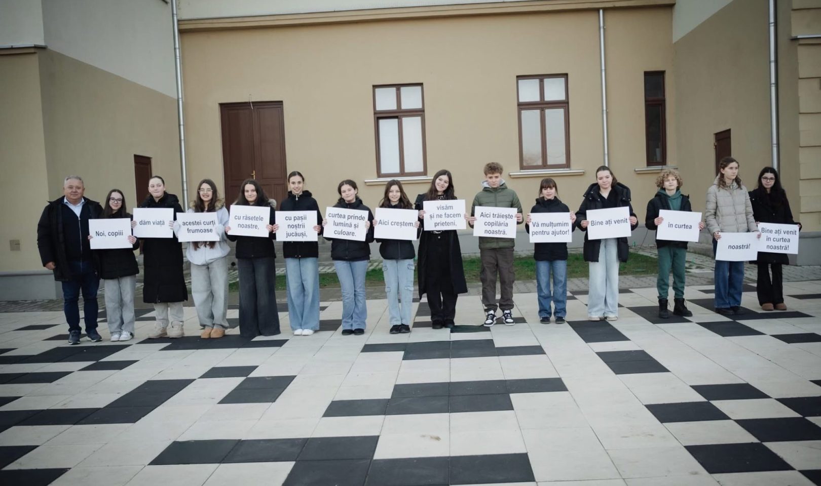 Reabilitarea curții Școlii „Theodor Bucurescu” nr. 1 din Sânnicolau ...