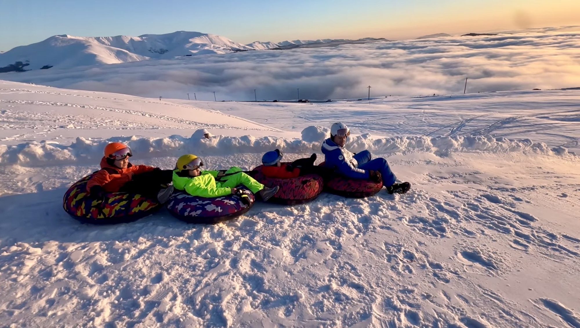 Descoperă Derdelușul Momo, cea mai lungă pârtie de snowtubing din ...