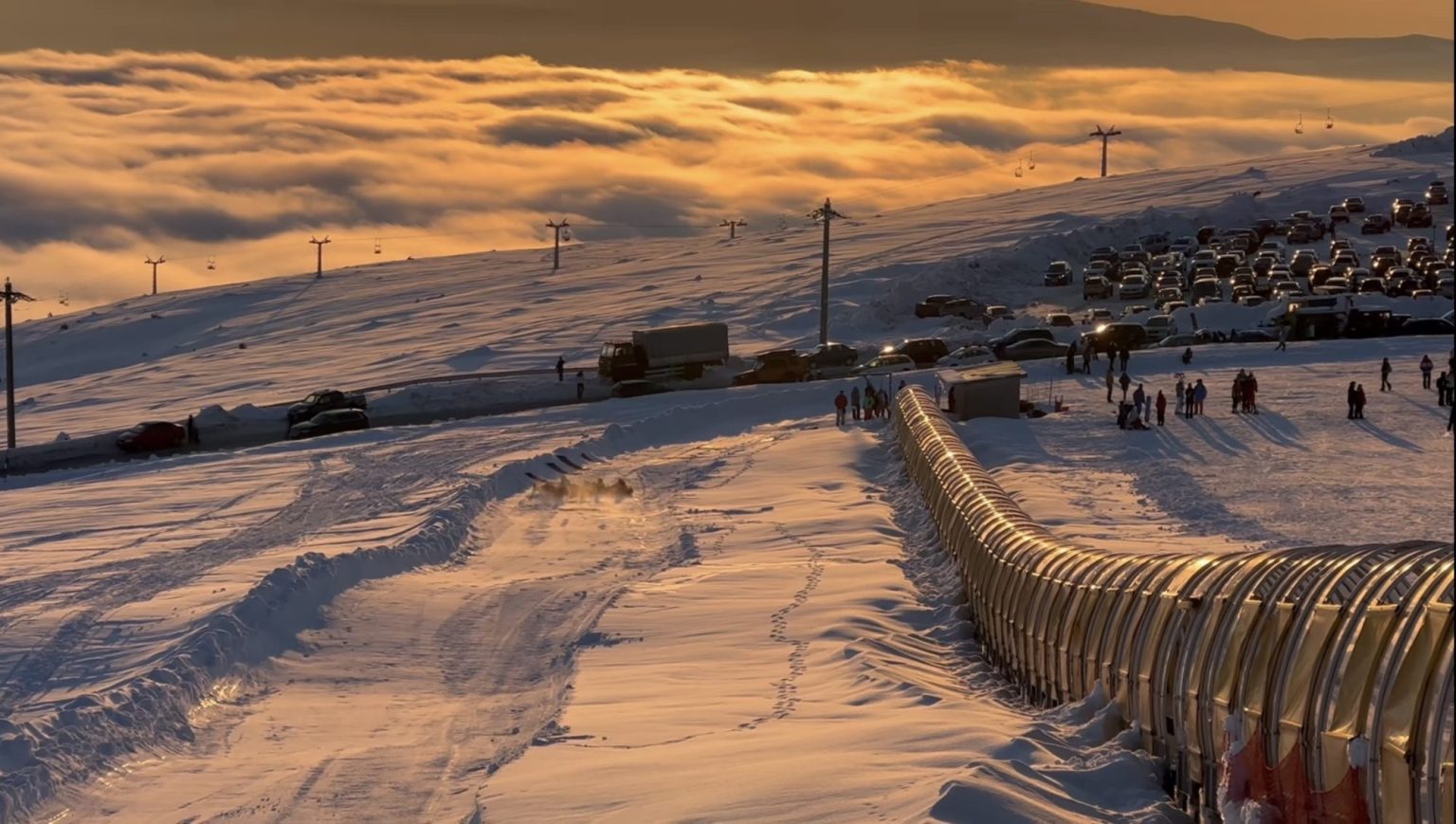 Descoperă Derdelușul Momo, cea mai lungă pârtie de snowtubing din ...